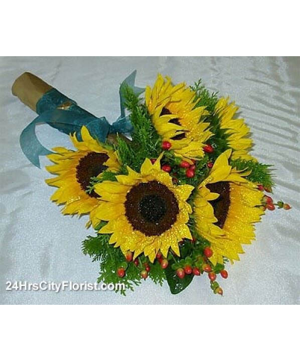 SunFlora - 5 stalks of bright Sunflowers Hand Bouquet
